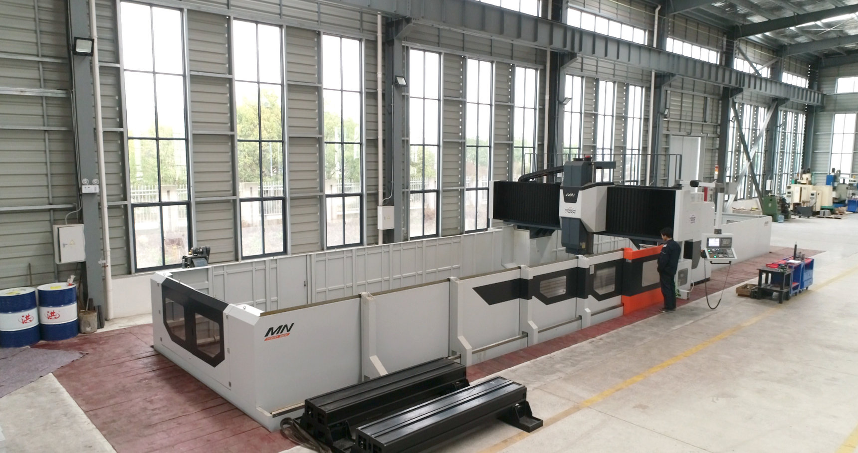Plate and tube laser cutting machine suitable for batch processing from ...